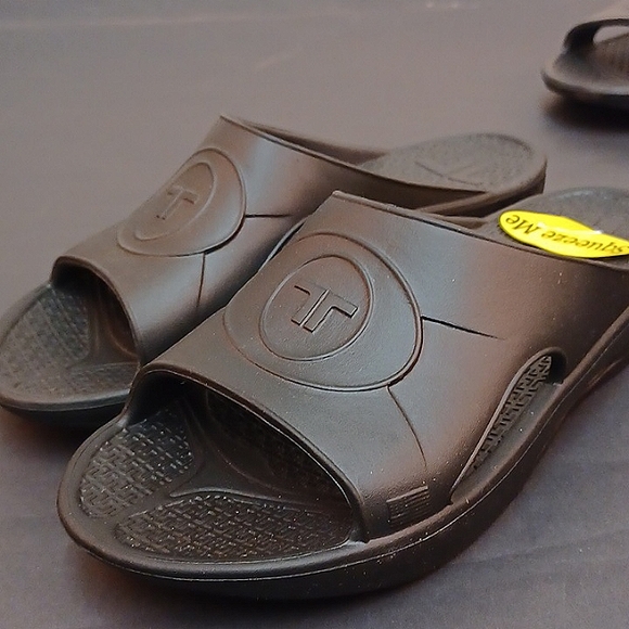 Telic Footwear | Shoes | Nwt Recovery Telic Sandal Slide Black Made In ...